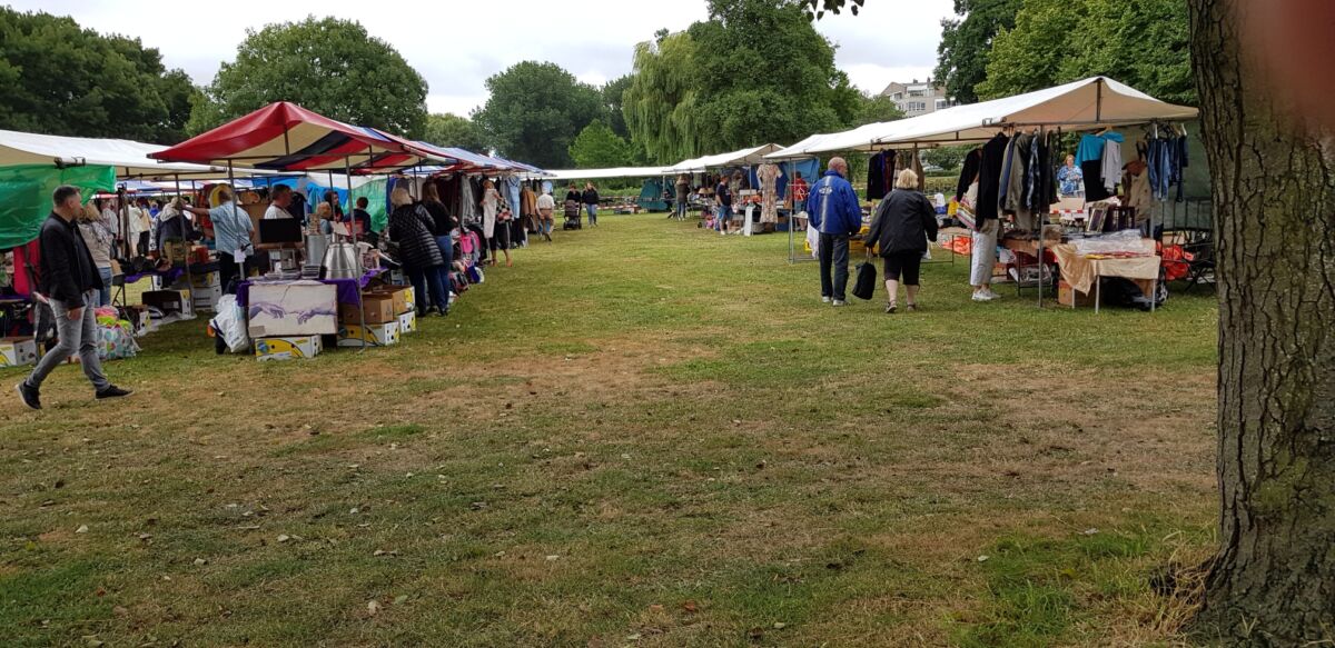 Vlooienmarkt valt in het water - Vlietnieuws