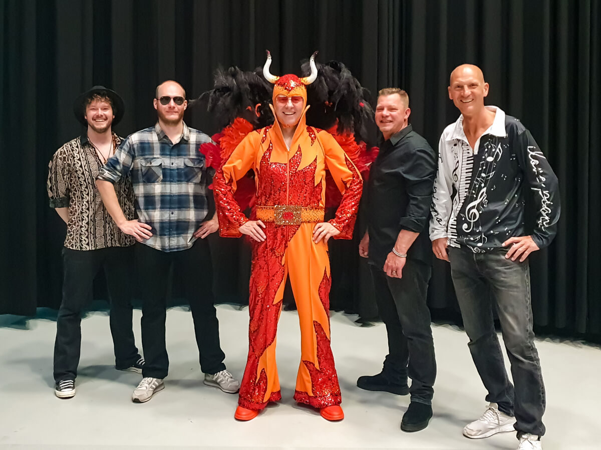 Voorburgse haalt de Elton John Tribute naar de regio - Vlietnieuws